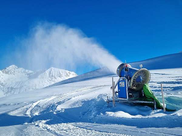 New model clarifies why water freezes at a range of temperatures ...